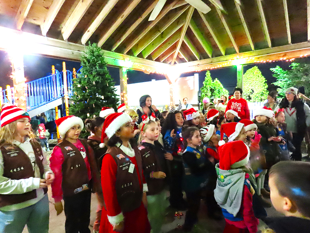 BC Lights Up The Holidays – THE ROCKAWAY TIMES